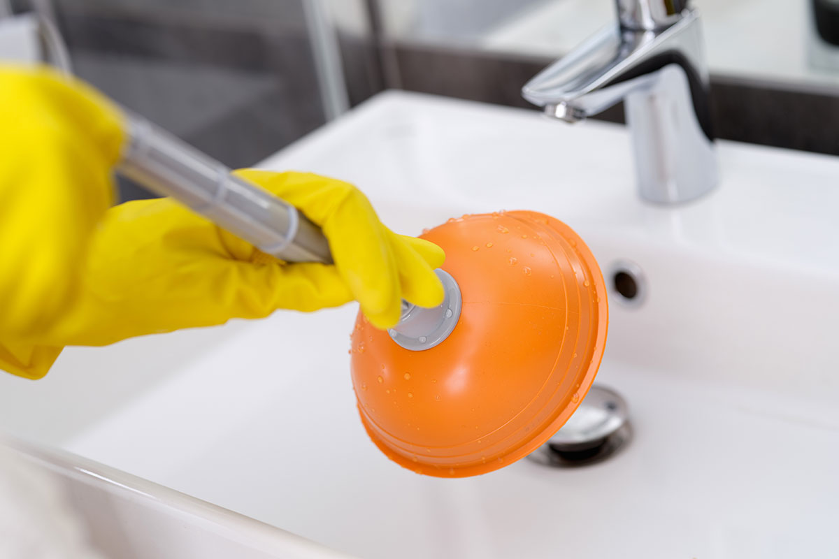 7 Signs of a Clogged Drain - Holman Plumbing